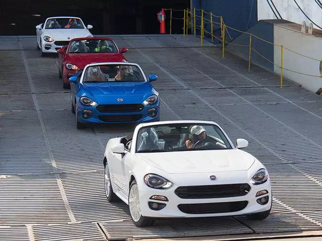 Fiat 124 Spider наконец прибыл в США 57591_1