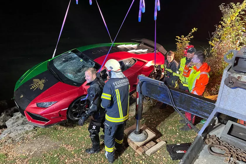 Lamborghini Huracan drukner i innsjøen etter at sjåføren feiler gass for brems 57604_1