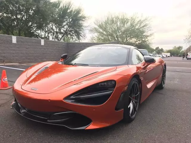 Хтось продає цей McLaren 720S лише в біткойнах 57631_1