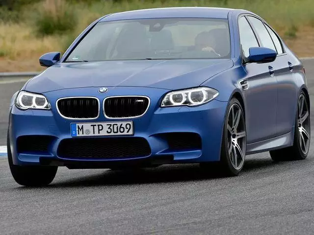 LEAKED: Déanfaidh Sraith Next Gen BMW 5 iarracht aithris a dhéanamh ar an Múnla S 57711_2