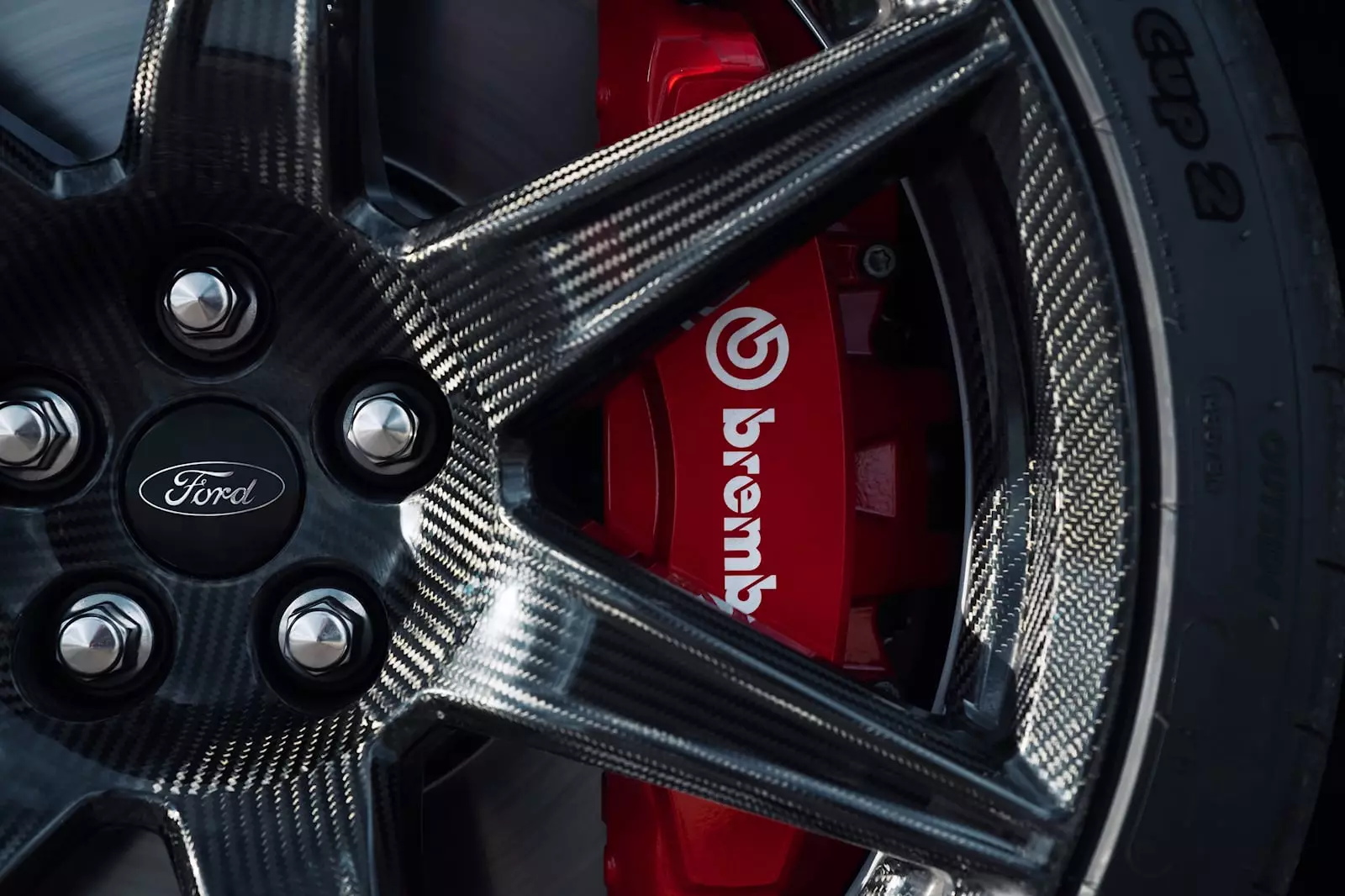 Ford yana tunanin F-150 Tare da Carbon Fiber Wheels Babban Ra'ayi ne