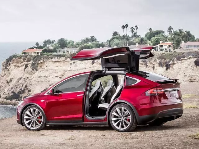 Els propietaris de Tesla han trobat alguna cosa de què queixar-se 57736_2