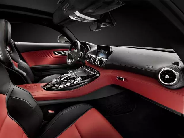 L'intérieur de la Mercedes-AMG GT dévoilé 57764_1