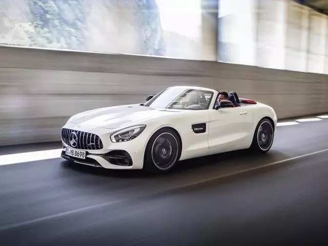 Баррасии аввалини Mercedes-AMG GT C 2018: Оё AMG мошини комили конвертатсияшавандаи варзиширо сохтааст? 57783_5