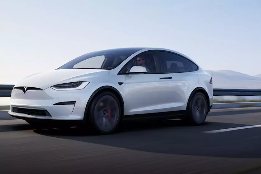 Ângulo dianteiro de condução Tesla Model X 2021-2022