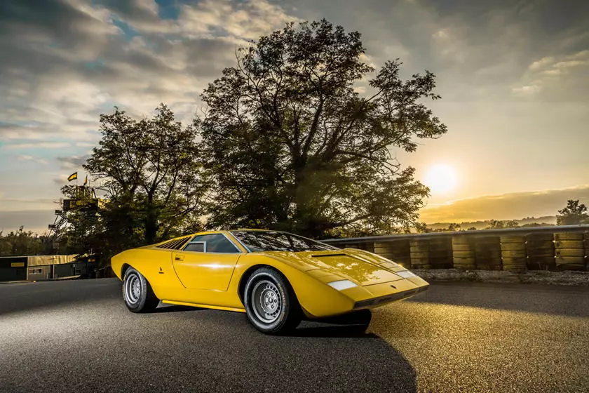 يريد بعض الجوكر 7 ملايين دولار لشراء سيارة Lamborghini Countach الجديدة 57808_2