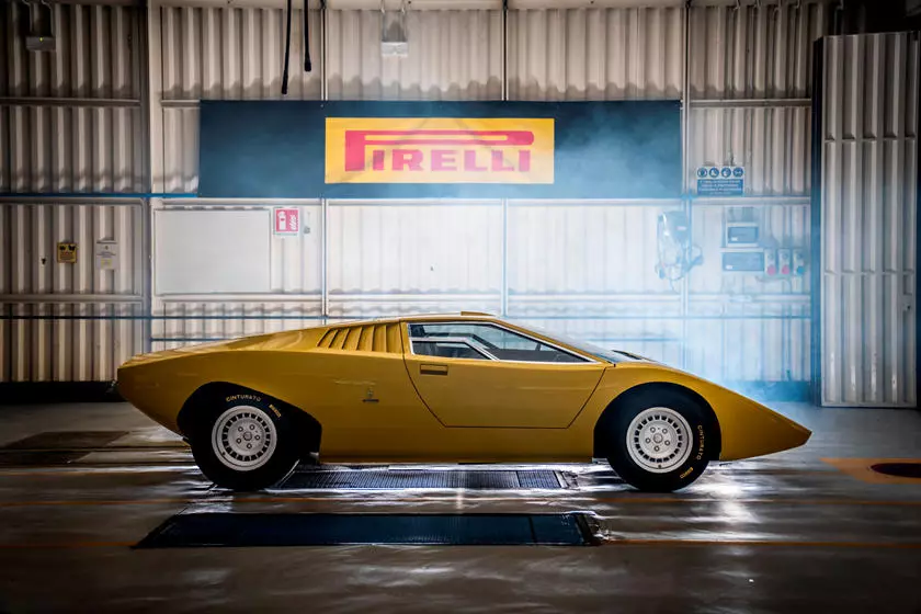 يريد بعض الجوكر 7 ملايين دولار لشراء سيارة Lamborghini Countach الجديدة 57808_3