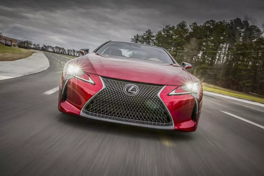 2018-2021 Lexus LC 500 ಫ್ರಂಟ್ ವ್ಯೂ ಡ್ರೈವಿಂಗ್