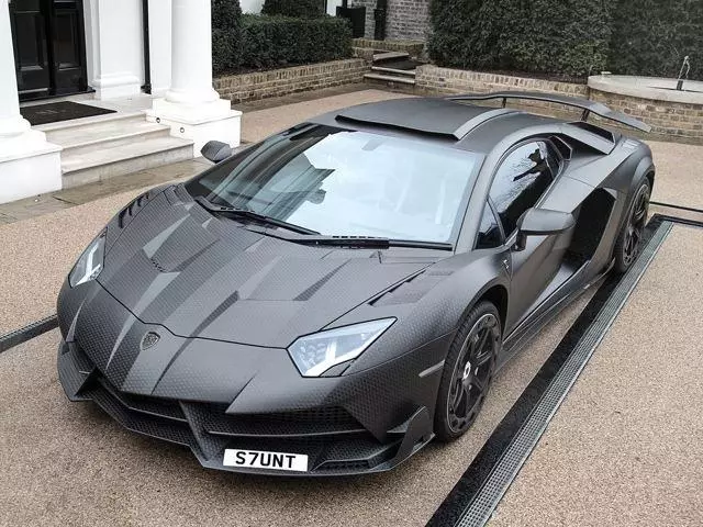 Ezt a Lamborghini Aventador SV-t egy milliárdos rendelte, és féltékenynek kell lenned 57865_2