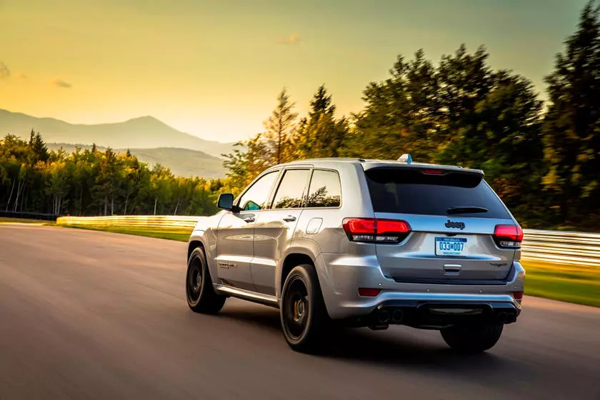 2018-2020 Jeep Grand Cherokee Trackhawk Rückansicht Fahren