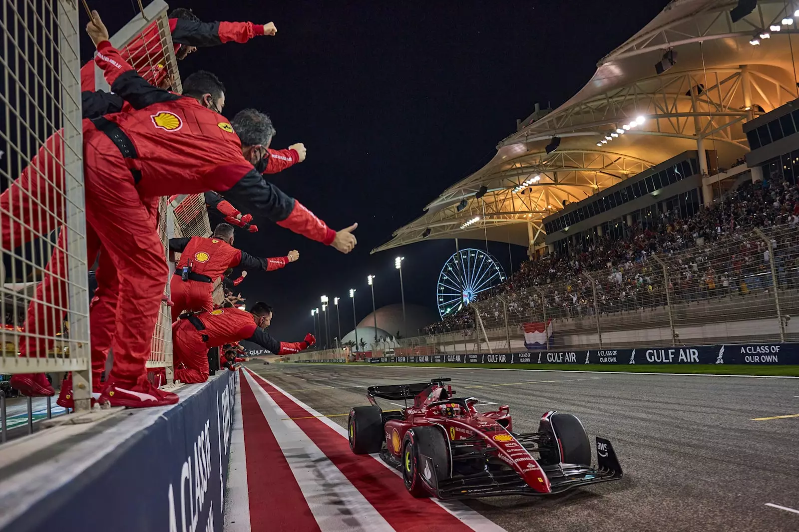 „Ferrari“ Bahreine baigia 1:2, „Red Bull“ išvyksta be nieko