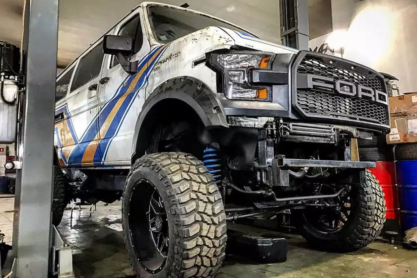 Ní raibh Crazy Ford RaptorBus 6x6 tógtha i Meiriceá 57988_5