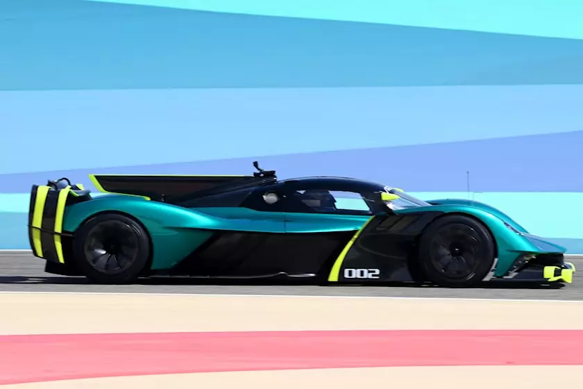 “Aston Martin Valkyrie AMR Pro” “Formula-1” awtoulagy ýaly sürýär 57_4