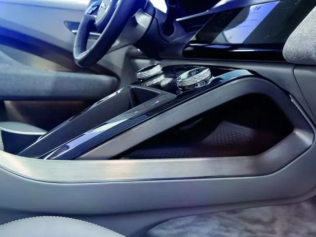 Rankontre Jaguar I-Pace Konsèp la: Yon SUV elektrik 400-HP Tesla-Fighting. 58021_2