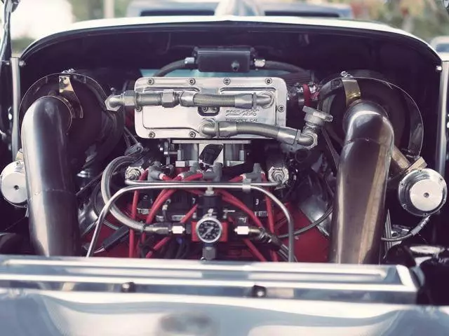 Бу Рестомод 1963 Урта двигатель Corvette бөтенләй искиткеч 58103_2