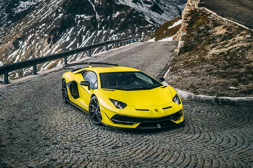 Lamborghini баатарлаг супер машин гарахаас өмнө Aventador-ын баяраа тэмдэглэв 58113_2