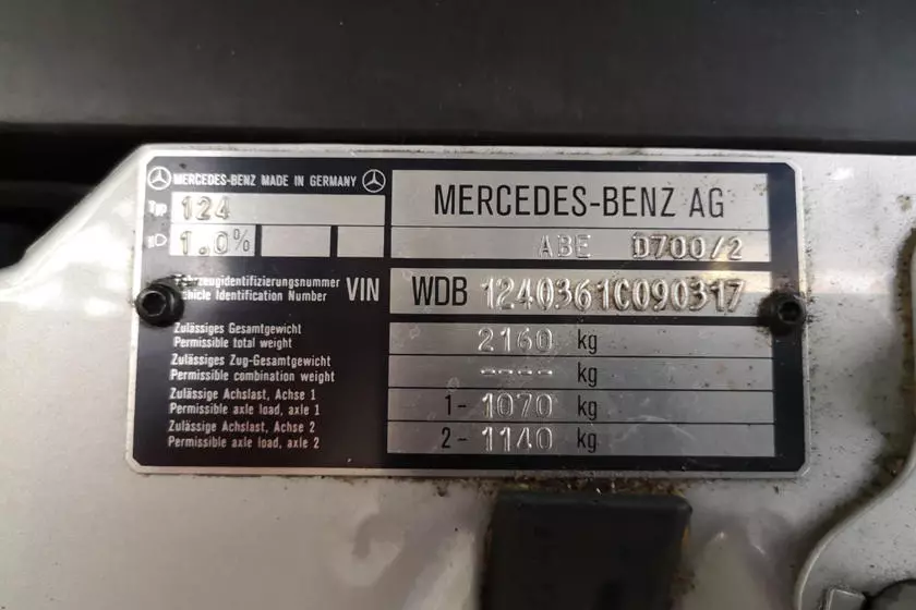 Този Mercedes E60 AMG е двойно по-скъп от AMG E63 от 2020 г 58308_11