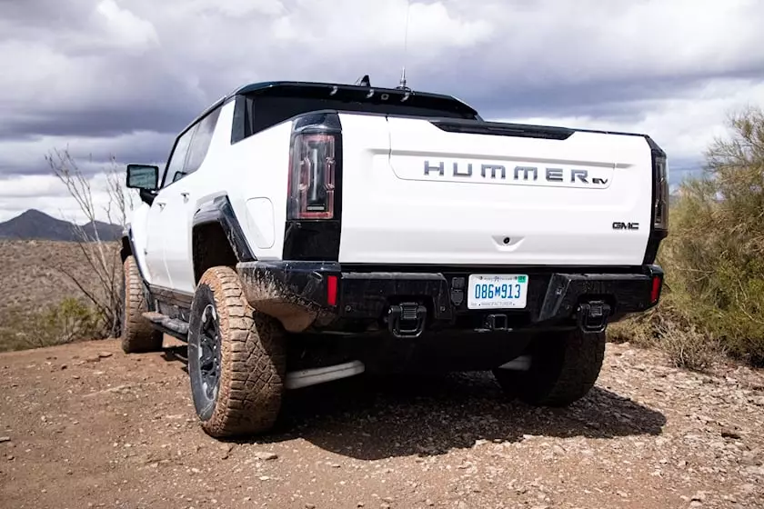 2022 GMC Hummer Հետևի տեսարան