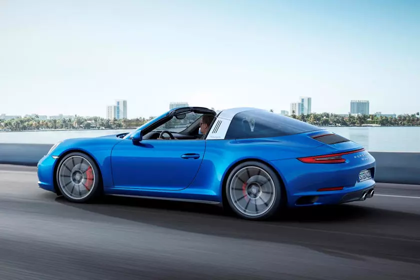 2016-2019 পোর্শে 911 Targa 4 সাইড ভিউ ড্রাইভিং