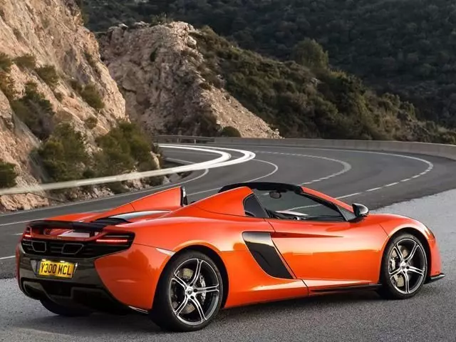 야외 전투: McLaren 650S 스파이더 대. 페라리 458 스파이더 58399_4