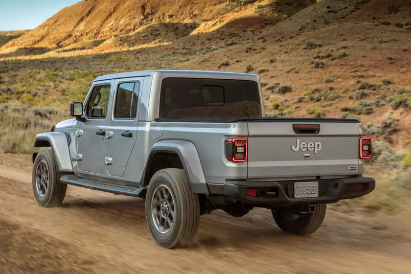 2020 Jeep Gladiator widok z tyłu jazdy