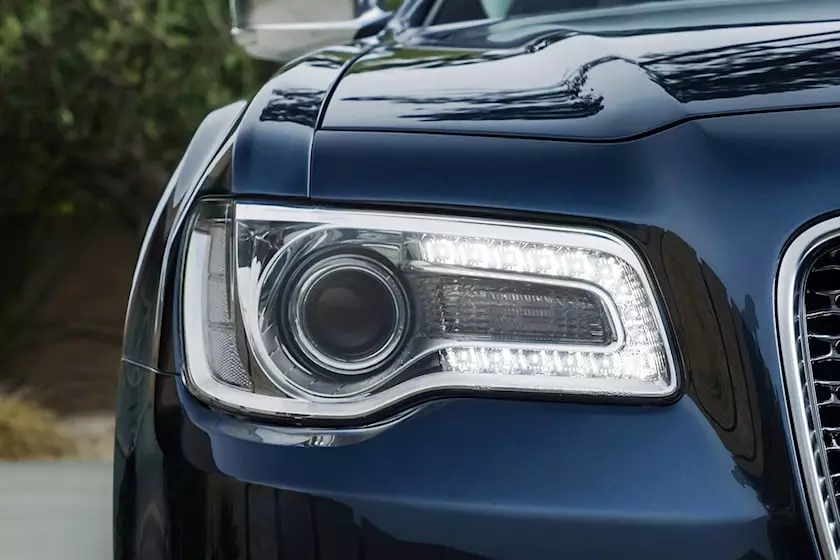 2015-2022 Chrysler 300 Sedan фарасының егжей-тегжейі