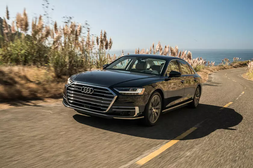 2019-2020 Audi A8 የፊት አንግል እይታ