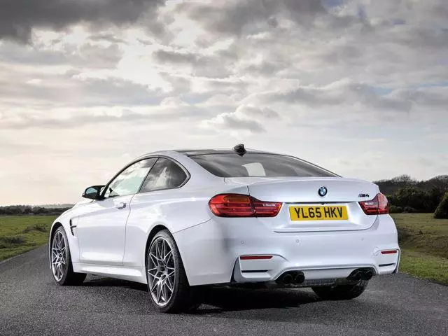 BMW M4 ውድድር ጥቅል፡ የማትሻሻልበት ምንም ምክንያት የለም። 58689_2