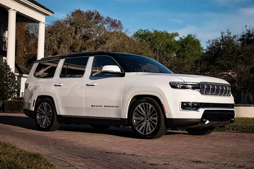 2022 m. Jeep Grand Wagoneer vaizdas iš priekio