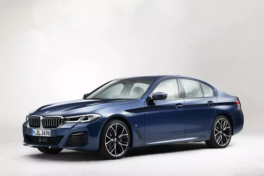 ליקט: ניו BMW 5-סעריע געוויזן אין דעטאַל 58815_5