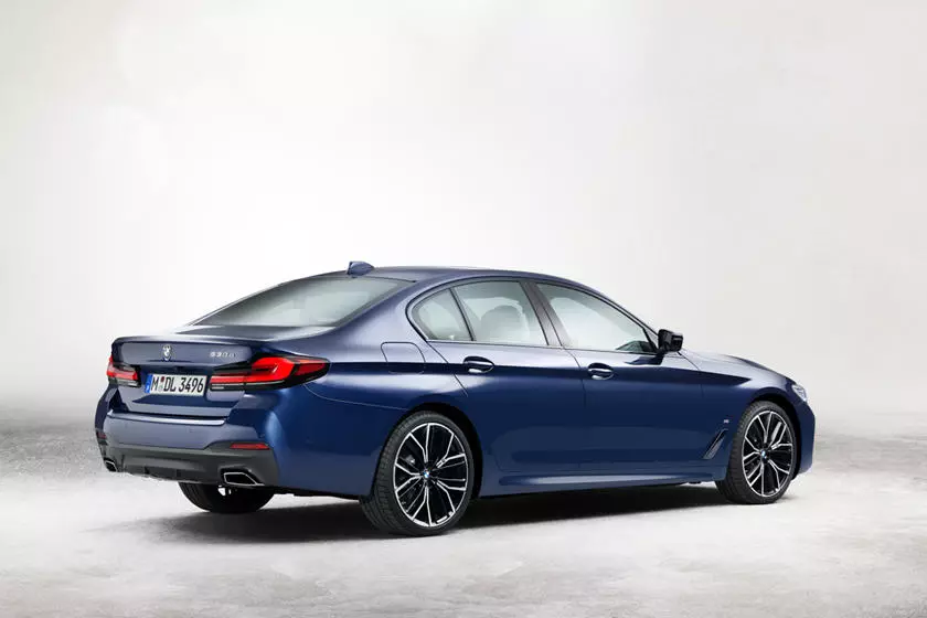 EKWESỊTA: Usoro BMW ọhụrụ 5 egosiri n'uju 58815_6