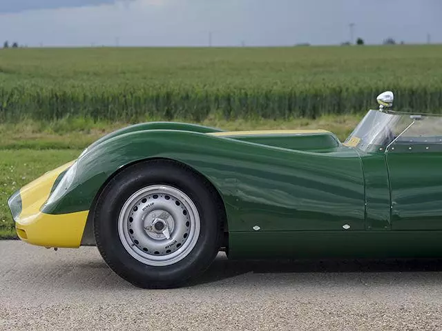 La nouvelle édition Lister Stirling Moss est le nec plus ultra des offres spéciales sur les pistes légères 58838_2