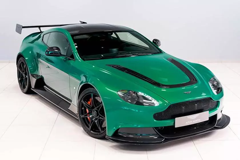 ይህ አንድ-ጠፍቷል Aston Martin Vantage GT12 አማካኝ እና አረንጓዴ ነው።