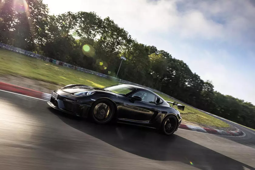 Regardez la Porsche 718 GT4 RS établir un temps incroyablement rapide sur le Nurburgring 58994_2