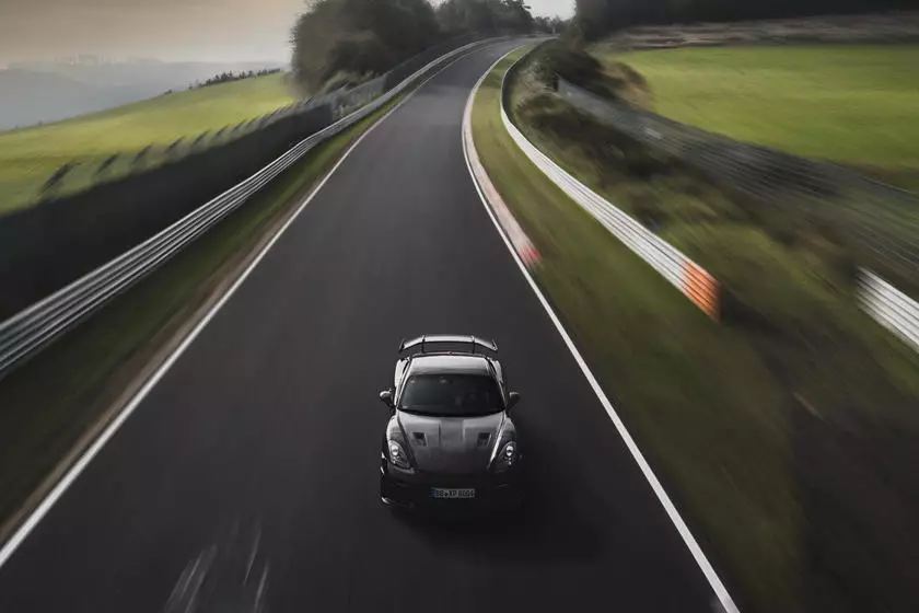 Sehen Sie sich an, wie der Porsche 718 GT4 RS eine rasend schnelle Nürburgring-Zeit aufstellt 58994_6