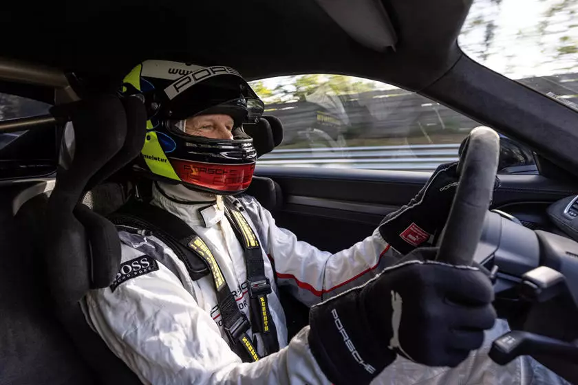 Sehen Sie sich an, wie der Porsche 718 GT4 RS eine rasend schnelle Nürburgring-Zeit aufstellt 58994_8