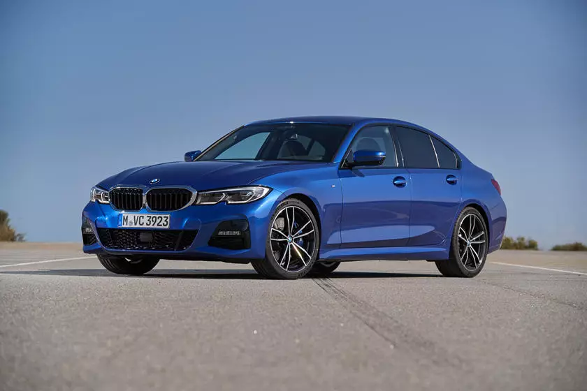 2019-2022 BMW 3 Series Sedan Front Angle View