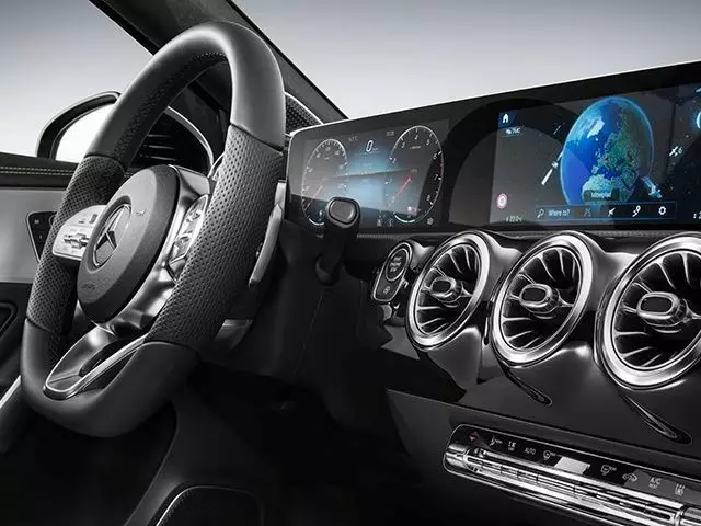 Mercedes-Benz нарэшце пакажа новую інфармацыйна-забаўляльную сістэму на CES 2018 59154_1