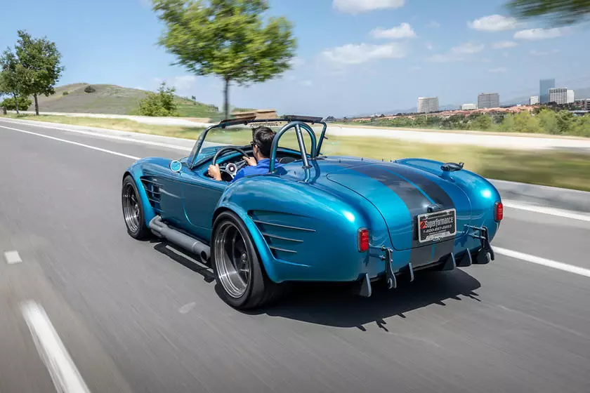 Carroll Shelby Yoo fọwọsi ti Shelby Cobra Modern yii 59195_5