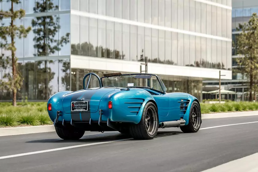 Carroll Shelby zatwierdziłby tę nowoczesną Shelby Cobra 59195_8