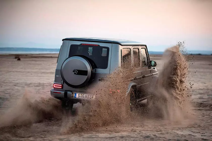 2019-2020 Mercedes-AMG G63 റിയർ വ്യൂ ഡ്രൈവിംഗ്