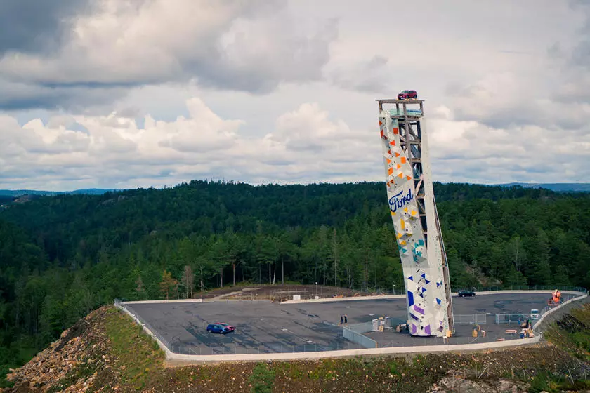 Ford rzucił wyzwanie wspinaczom, aby wygrać odkrywcę, skalując 154-stopową wieżę 59361_9