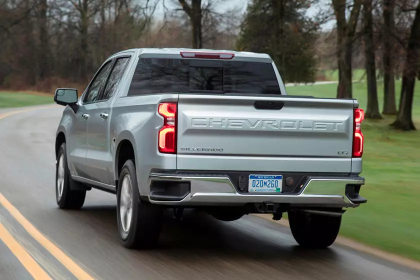 2019-2021 Chevrolet Silverado 1500 የኋላ እይታ መንዳት