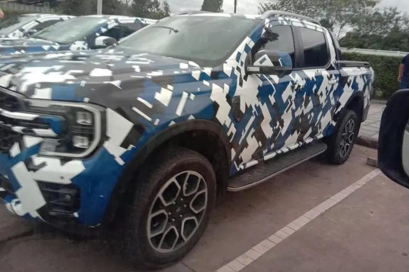 2023 Ford Ranger XLT, FX4, සහ Wildtrak Trims වලින් ඔත්තු බැලුවා 59510_3