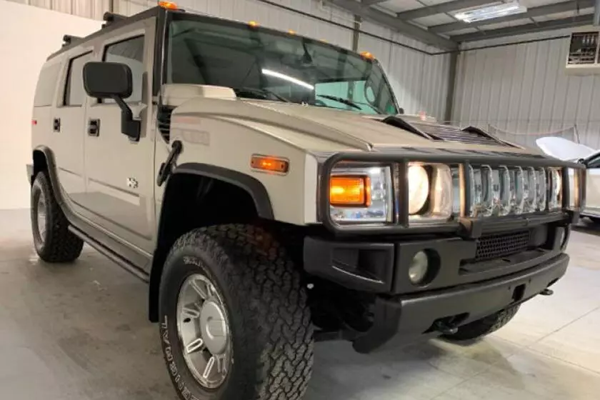 Phléascann Hummer H2 isteach i lasracha agus é ag iompar ceithre channa gáis 59698_5