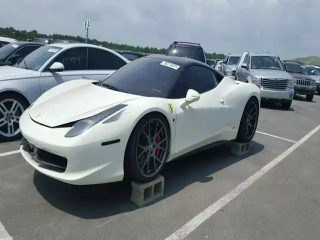 Othile Uzama Ukuthengisa I-Ferrari 458 Italia Ecekeleke phansi 59732_1