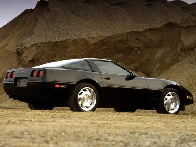 Twin-Turbo V6, C7 Corvette üçin göni sanjym V8 59990_3