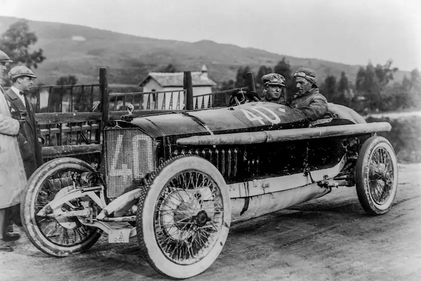 Vor 100 Jahren hat Mercedes die Welt der Performance aufgeladen 6000_1