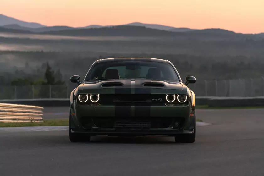 Vista frontal del Dodge Challenger SRT Hellcat 2019-2021