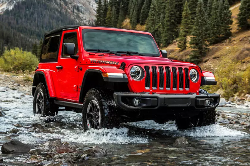 2018-2020 Jeep Wrangler vaizdas iš priekio kampu